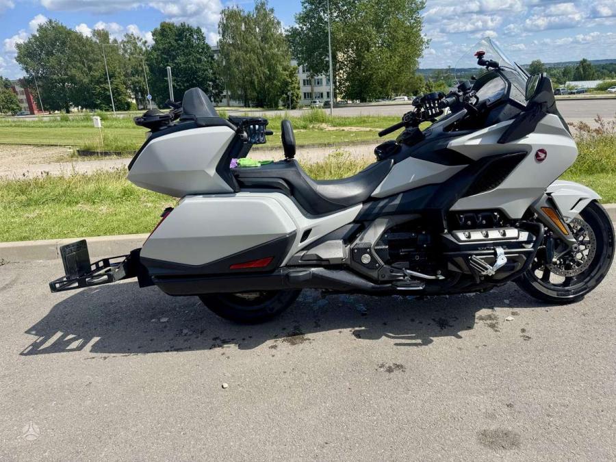 Grey Honda Goldwing 2019 in Alytus, with an engine capacity of 1.83 L and mileage of 41 thousand km for 19900 €, photo 5 on AUTOMOTO.COM.LV
