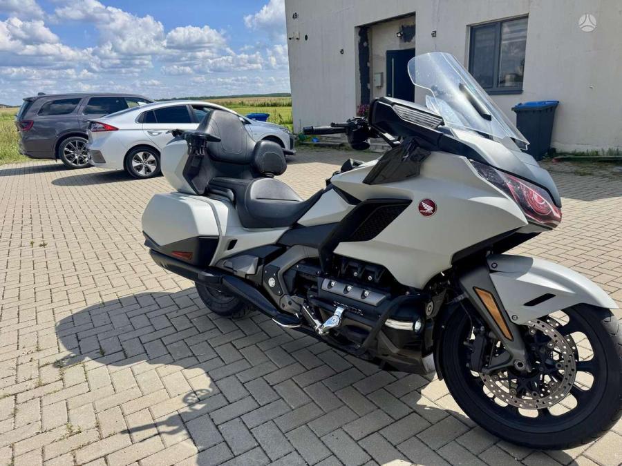 Grey Honda Goldwing 2019 in Alytus, with an engine capacity of 1.83 L and mileage of 41 thousand km for 19900 €, photo 6 on AUTOMOTO.COM.LV