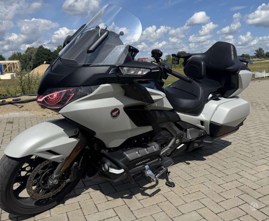 Grey Honda Goldwing 2019 in Alytus, with an engine capacity of 1.83 L and mileage of 41 thousand km for 19900 €, photo 7 on AUTOMOTO.COM.LV