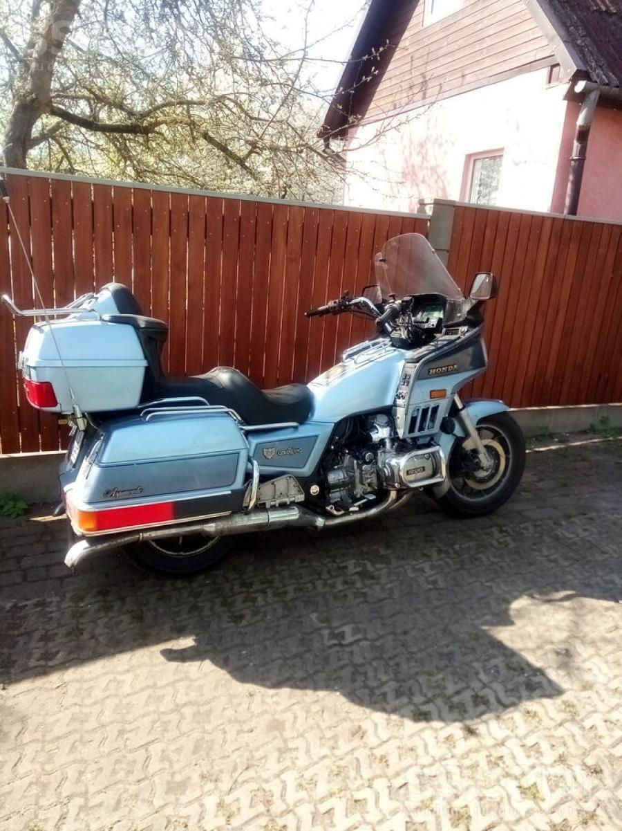 Honda Goldwing 1985 Rīga, ar dzinēja tilpumu 1.20 L un nobraukumu 0 tūkst. km par 2850 €, foto 5 vietnē AUTOMOTO.COM.LV