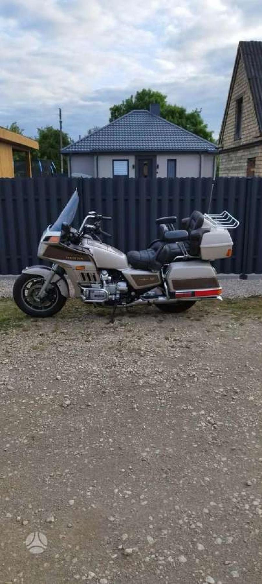 Хонда Goldwing 1985 в Каунас, объемом двигателя 1.20 л и пробегом 50 тыс. км за 2700 €, фото 1 на AUTOMOTO.COM.LV