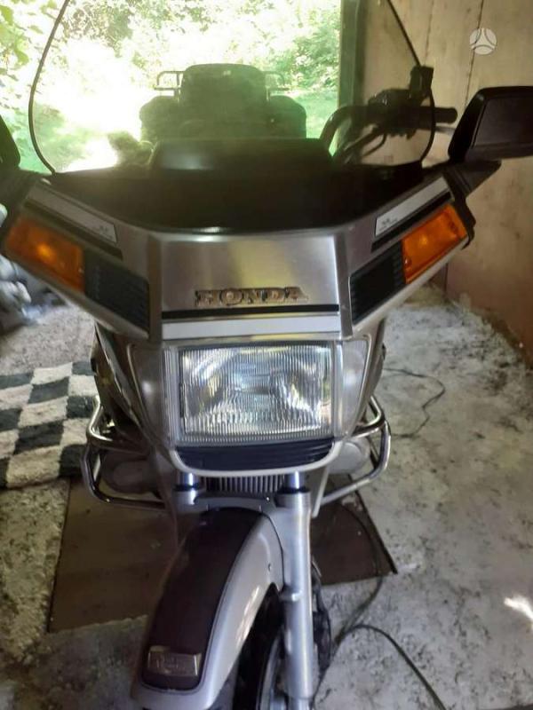 Хонда Goldwing 1985 в Каунас на AUTOMOTO.COM.LV Хонда Goldwing 1985 в Каунас, объемом двигателя 1.20 л и пробегом 50 тыс. км за 2700 €, фото 3 на AUTOMOTO.COM.LV