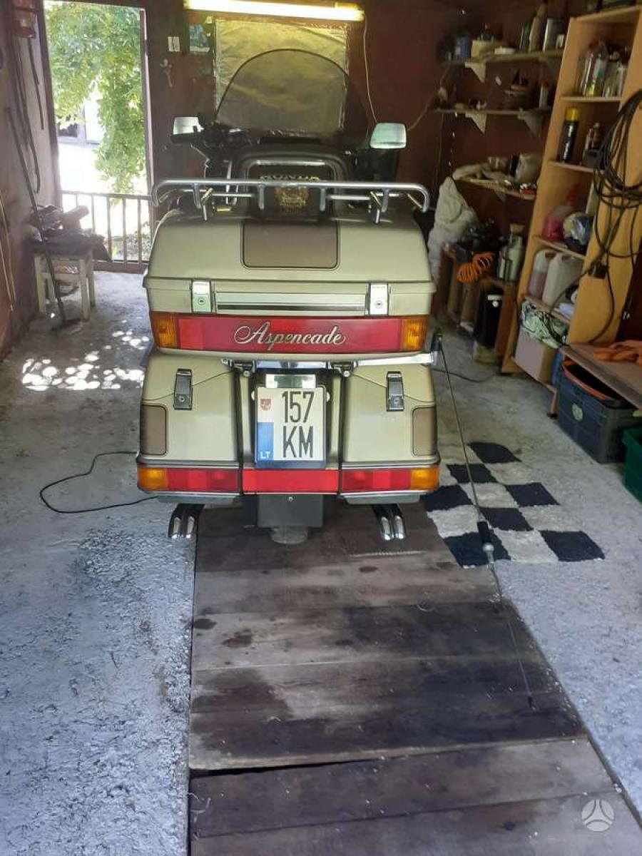 Хонда Goldwing 1985 в Каунас, объемом двигателя 1.20 л и пробегом 50 тыс. км за 2700 €, фото 4 на AUTOMOTO.COM.LV