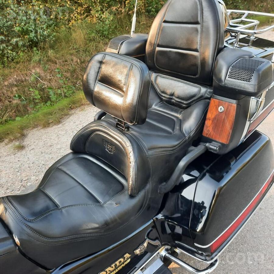 Honda Goldwing 1996 in Saldus, with an engine capacity of 1.50 L and mileage of 0 thousand km for 4690 €, photo 4 on AUTOMOTO.COM.LV