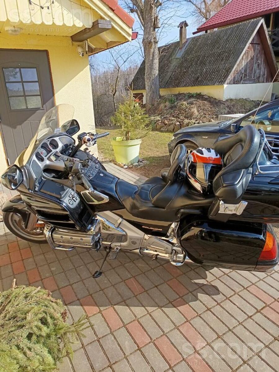 Хонда Goldwing 2002 в Талси, объемом двигателя 1.80 л и пробегом 0 тыс. км за 8889 €, фото 4 на AUTOMOTO.COM.LV