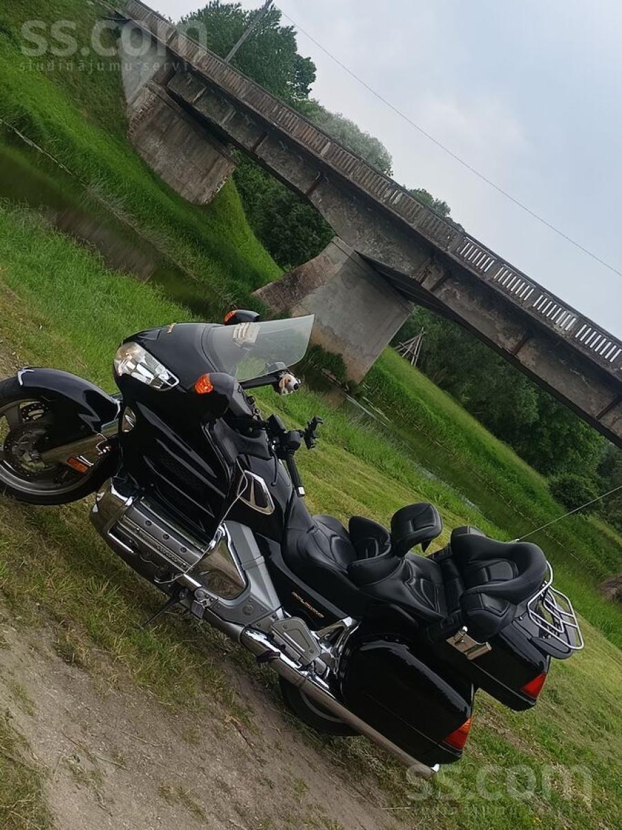 Хонда Goldwing 2002 в Талси, объемом двигателя 1.80 л и пробегом 0 тыс. км за 8889 €, фото 7 на AUTOMOTO.COM.LV