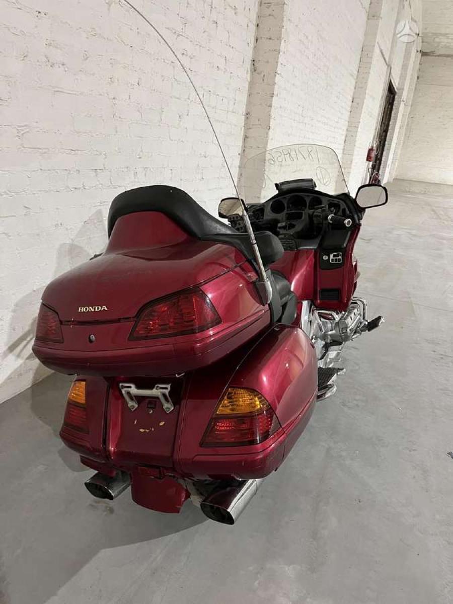 Honda Goldwing 2003 in Siauliai, with an engine capacity of 1.80 L and mileage of 59 thousand km for 4303 €, photo 4 on AUTOMOTO.COM.LV