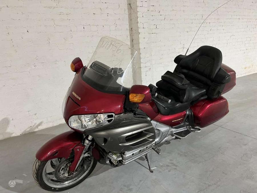 Honda Goldwing 2003 in Siauliai, with an engine capacity of 1.80 L and mileage of 59 thousand km for 4303 €, photo 16 on AUTOMOTO.COM.LV