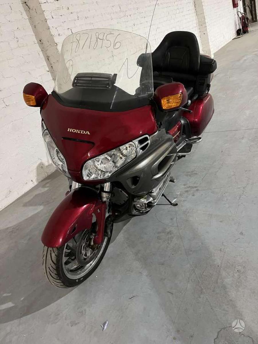 Honda Goldwing 2003 in Siauliai, with an engine capacity of 1.80 L and mileage of 59 thousand km for 4303 €, photo 17 on AUTOMOTO.COM.LV