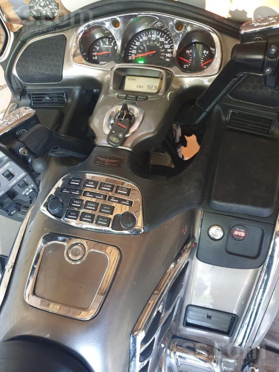 Хонда Goldwing 2003 в Даугавпилс, объемом двигателя 1.83 л и пробегом 0 тыс. км за 7000 €, фото 3 на AUTOMOTO.COM.LV