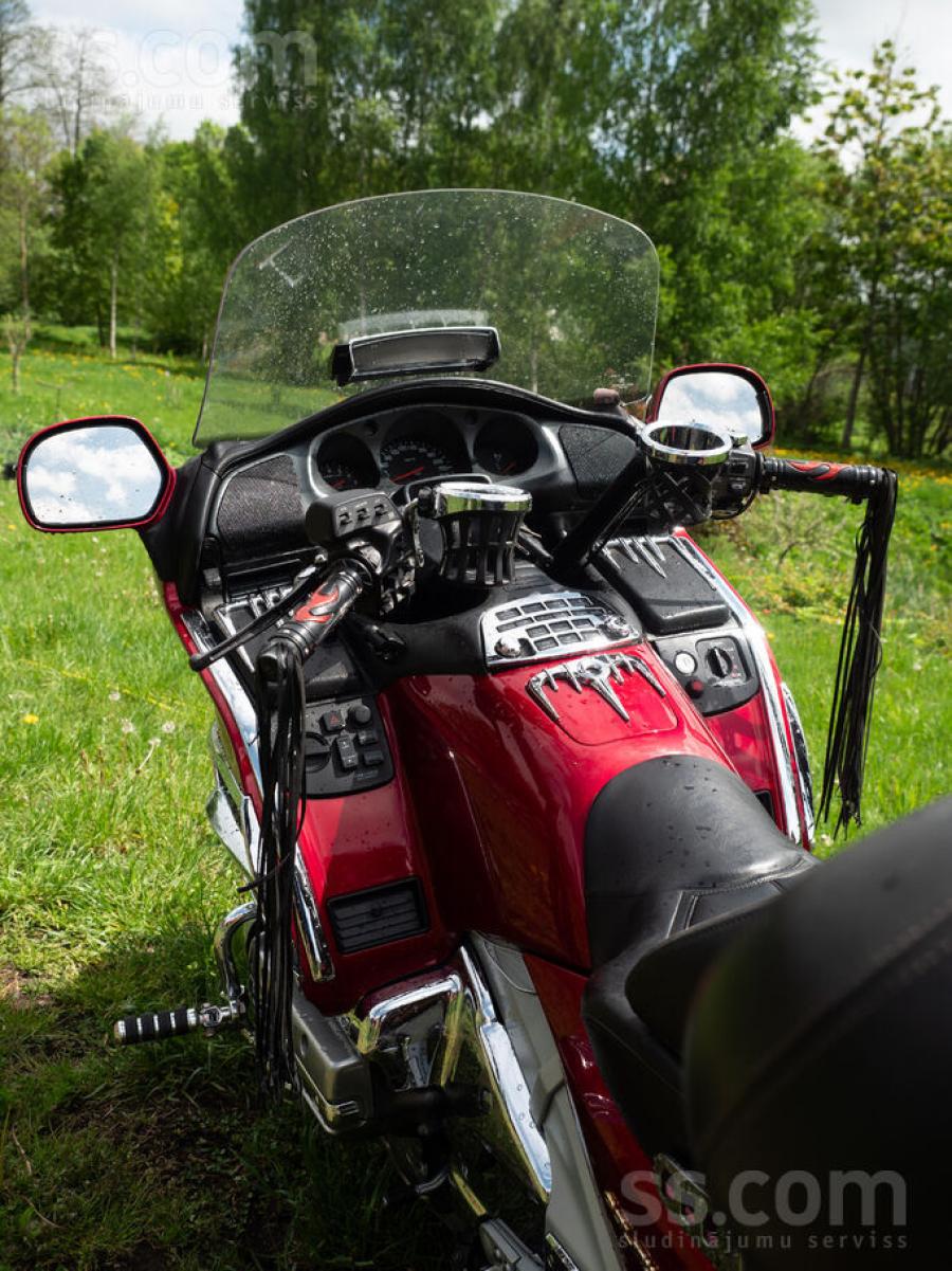 Honda Goldwing 2004 in Aizkraukle, with an engine capacity of 1.83 L and mileage of 0 thousand km for 10200 €, photo 4 on AUTOMOTO.COM.LV