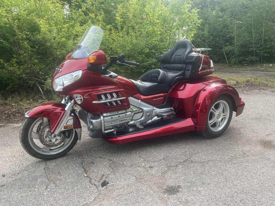 Honda Goldwing 2008 in Siauliai, with an engine capacity of 1.80 L and mileage of 34 thousand km for 16700 €, photo 12 on AUTOMOTO.COM.LV