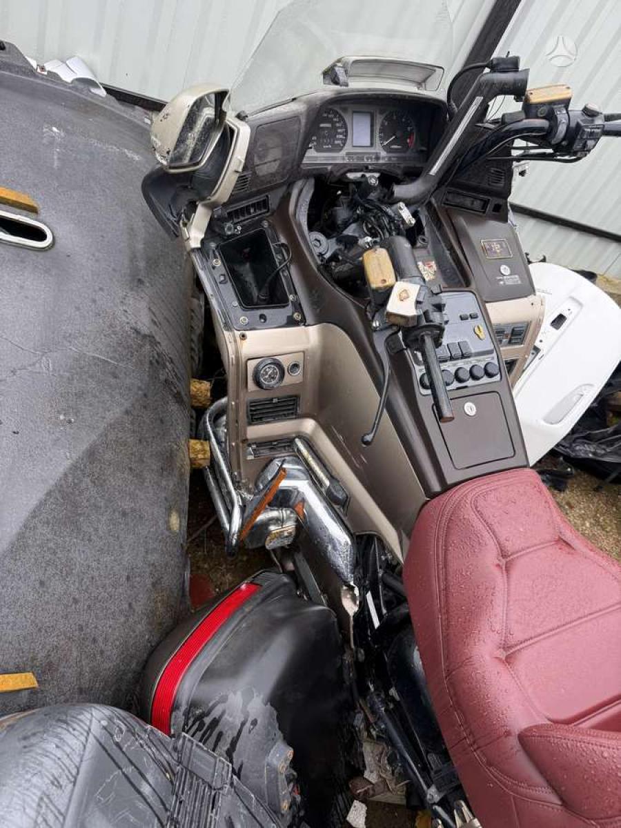 Хонда Goldwing 2015 в Таураге, объемом двигателя 1.50 л и пробегом 100 тыс. км за 1600 €, фото 3 на AUTOMOTO.COM.LV