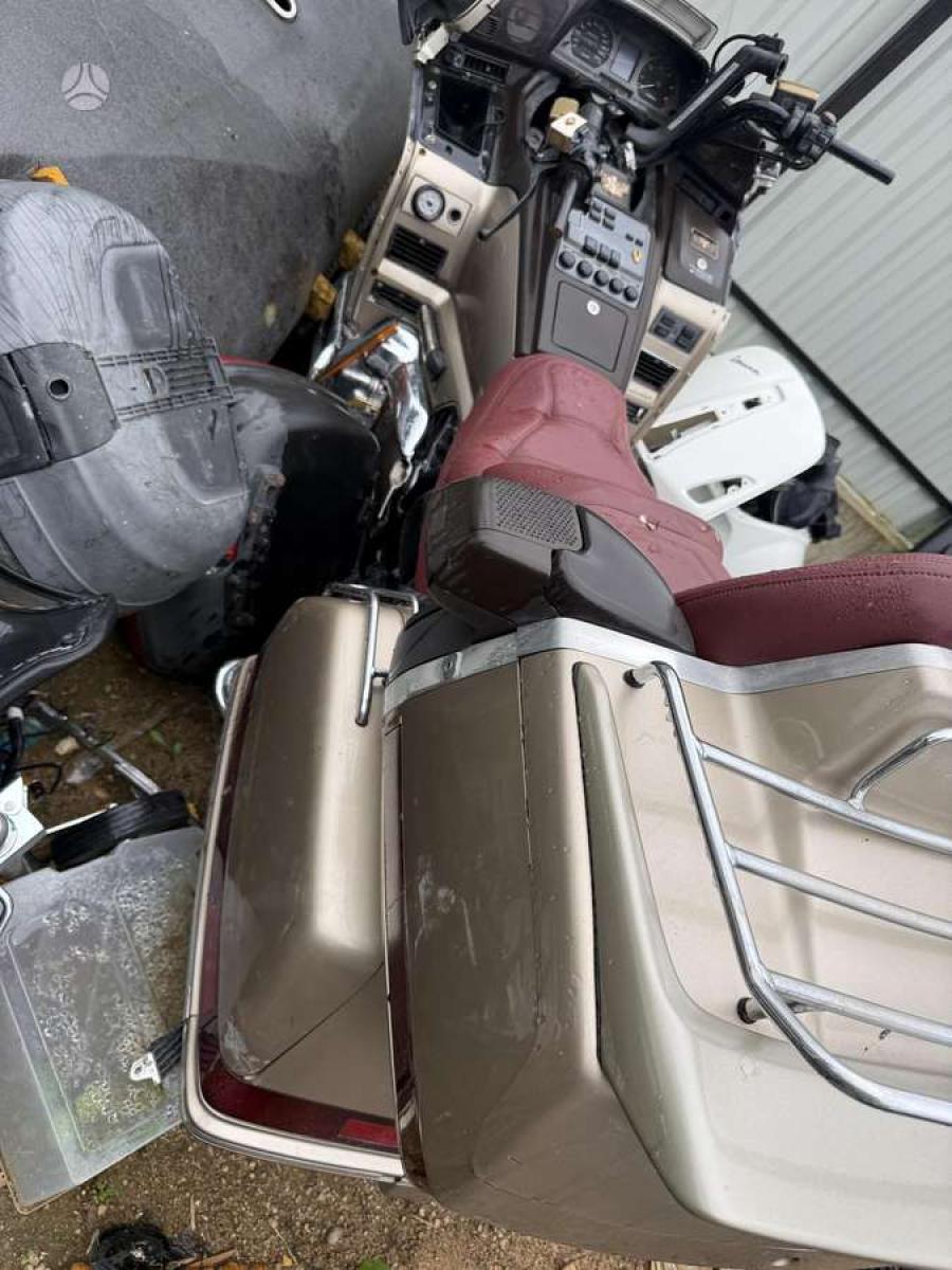 Хонда Goldwing 2015 в Таураге, объемом двигателя 1.50 л и пробегом 100 тыс. км за 1600 €, фото 4 на AUTOMOTO.COM.LV