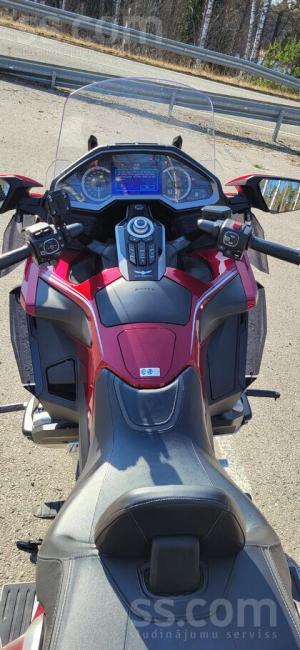 Honda Goldwing 2019 in Riga, with an engine capacity of 1.80 L and mileage of 0 thousand km for 23500 €, photo 6 on AUTOMOTO.COM.LV