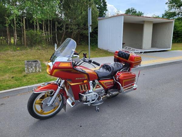 Sarkans Honda Goldwing 1983 Viļņa, ar dzinēja tilpumu 1.10 L un nobraukumu 40 tūkst. km par 2500 €, foto 3 vietnē AUTOMOTO.COM.LV