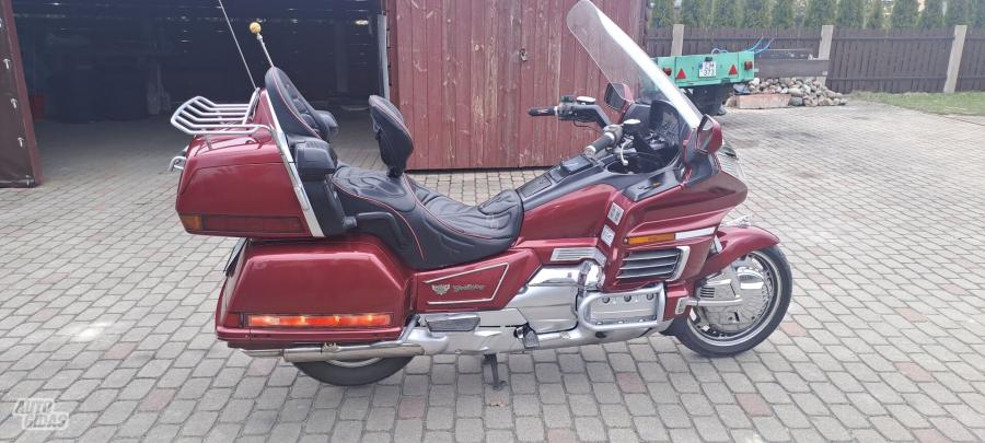 Red Honda Goldwing 1992 in Klaipeda, with an engine capacity of 1.50 L and mileage of 160 thousand km for 3500 €, photo 3 on AUTOMOTO.COM.LV