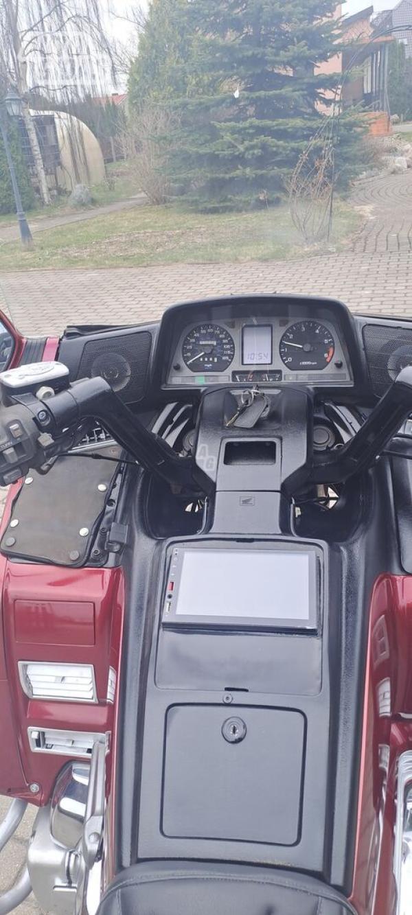 Sarkans Honda Goldwing 1992 Klaipėda, ar dzinēja tilpumu 1.50 L un nobraukumu 160 tūkst. km par 3500 €, foto 7 vietnē AUTOMOTO.COM.LV