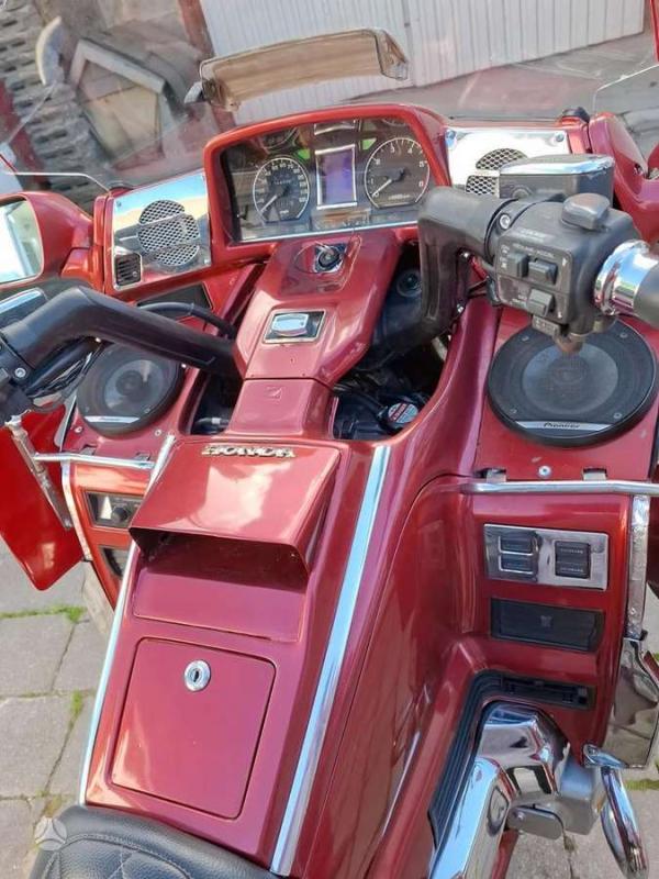 Красный Хонда Goldwing 1994 в Биржай, объемом двигателя 0.00 л и пробегом 75 тыс. км за 2999 €, фото 6 на AUTOMOTO.COM.LV
