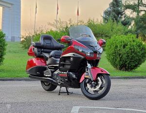 Red Honda Goldwing 2015 in Elektrenai, with an engine capacity of 1.80 L and mileage of 90 thousand km for 16700 €, photo  on AUTOMOTO.COM.LV
