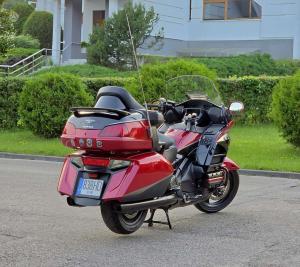 Red Honda Goldwing 2015 in Elektrenai, with an engine capacity of 1.80 L and mileage of 90 thousand km for 16700 €, photo 6 on AUTOMOTO.COM.LV