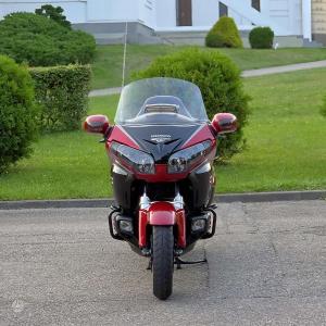 Red Honda Goldwing 2015 in Elektrenai, with an engine capacity of 1.80 L and mileage of 90 thousand km for 16700 €, photo 8 on AUTOMOTO.COM.LV