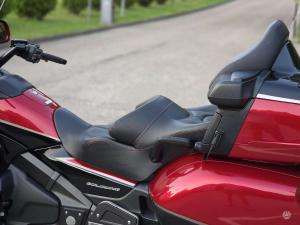 Red Honda Goldwing 2015 in Elektrenai, with an engine capacity of 1.80 L and mileage of 90 thousand km for 16700 €, photo 15 on AUTOMOTO.COM.LV