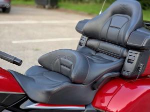 Red Honda Goldwing 2015 in Elektrenai, with an engine capacity of 1.80 L and mileage of 90 thousand km for 16700 €, photo 16 on AUTOMOTO.COM.LV
