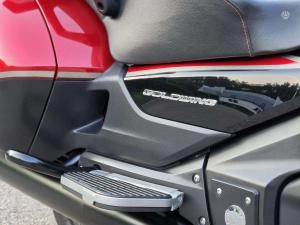 Red Honda Goldwing 2015 in Elektrenai, with an engine capacity of 1.80 L and mileage of 90 thousand km for 16700 €, photo 18 on AUTOMOTO.COM.LV
