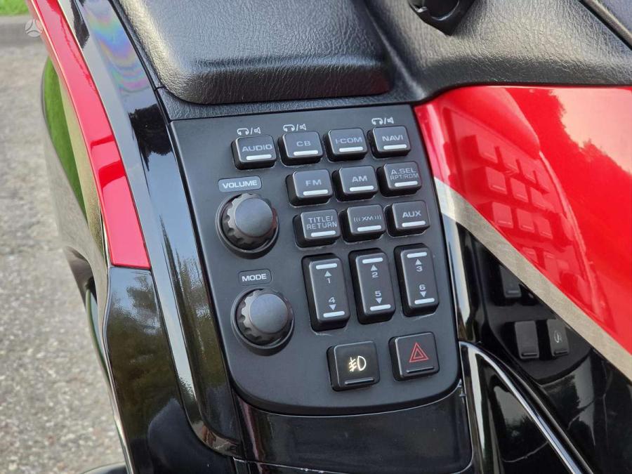 Red Honda Goldwing 2015 in Elektrenai, with an engine capacity of 1.80 L and mileage of 90 thousand km for 16700 €, photo 23 on AUTOMOTO.COM.LV