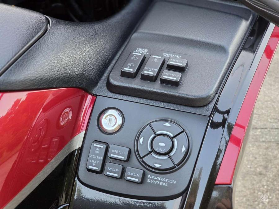 Red Honda Goldwing 2015 in Elektrenai, with an engine capacity of 1.80 L and mileage of 90 thousand km for 16700 €, photo 25 on AUTOMOTO.COM.LV