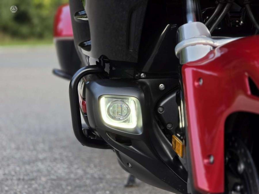 Red Honda Goldwing 2015 in Elektrenai, with an engine capacity of 1.80 L and mileage of 90 thousand km for 16700 €, photo 30 on AUTOMOTO.COM.LV