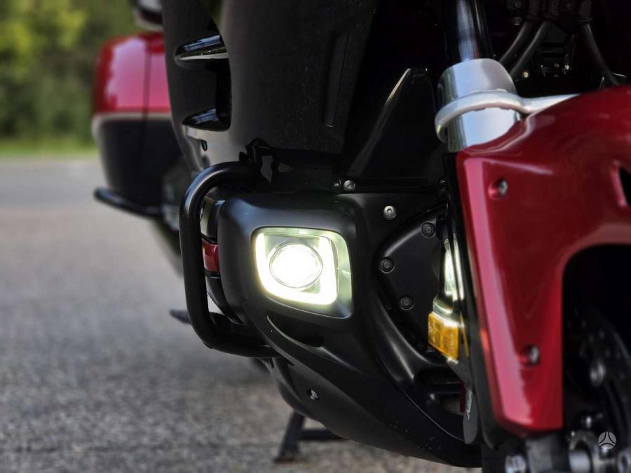 Red Honda Goldwing 2015 in Elektrenai, with an engine capacity of 1.80 L and mileage of 90 thousand km for 16700 €, photo 31 on AUTOMOTO.COM.LV