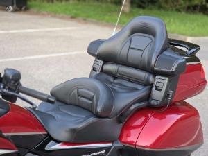 Red Honda Goldwing 2015 in Elektrenai, with an engine capacity of 1.80 L and mileage of 90 thousand km for 16700 €, photo 34 on AUTOMOTO.COM.LV