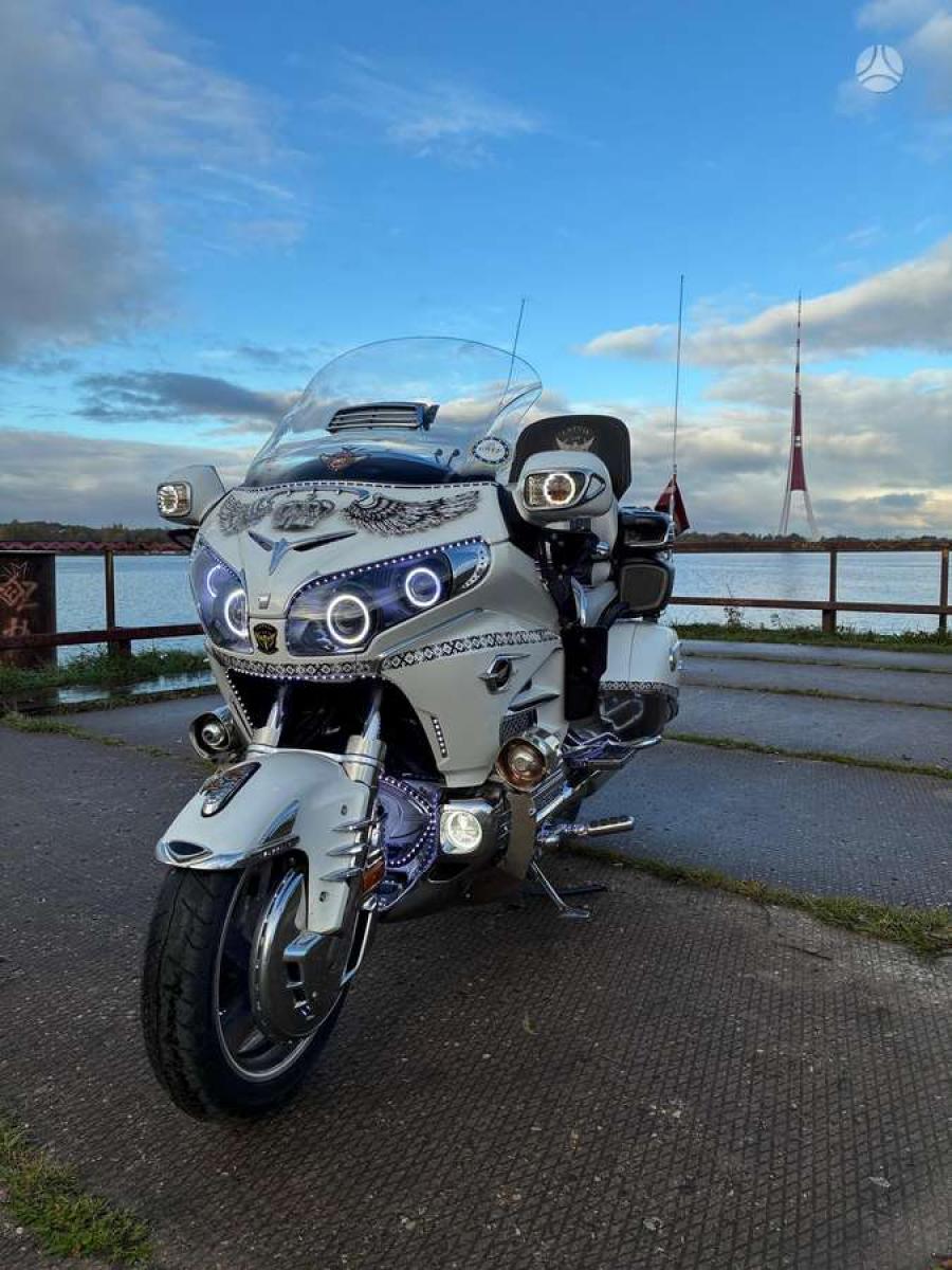 White Honda Goldwing 2012 in Riga, with an engine capacity of 1.83 L and mileage of 62 thousand km for 17200 €, photo 1 on AUTOMOTO.COM.LV