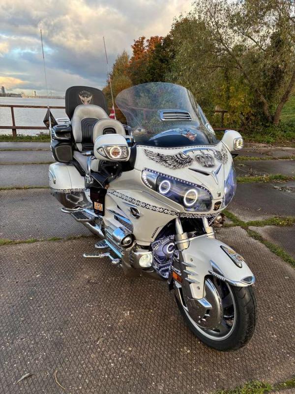 White Honda Goldwing 2012 in Riga, with an engine capacity of 1.83 L and mileage of 62 thousand km for 17200 €, photo 2 on AUTOMOTO.COM.LV