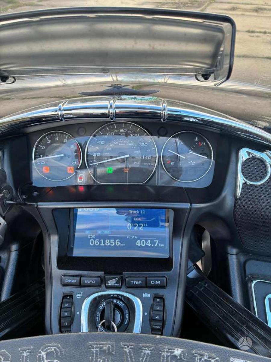 White Honda Goldwing 2012 in Riga, with an engine capacity of 1.83 L and mileage of 62 thousand km for 17200 €, photo 10 on AUTOMOTO.COM.LV
