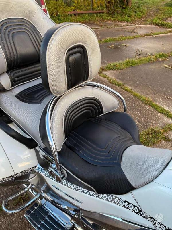 White Honda Goldwing 2012 in Riga, with an engine capacity of 1.83 L and mileage of 62 thousand km for 17200 €, photo 10 on AUTOMOTO.COM.LV