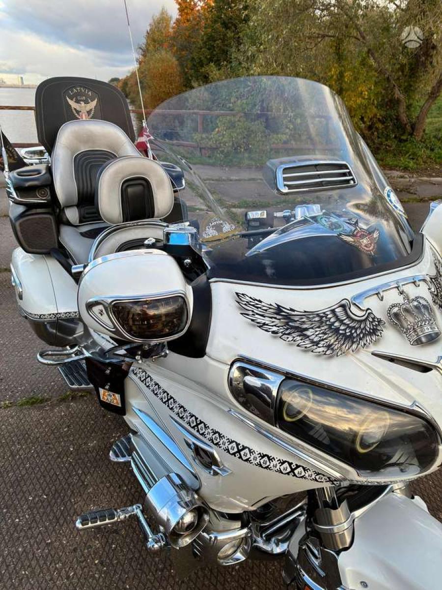 White Honda Goldwing 2012 in Riga, with an engine capacity of 1.83 L and mileage of 62 thousand km for 17200 €, photo 12 on AUTOMOTO.COM.LV