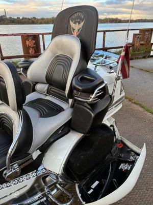 White Honda Goldwing 2012 in Riga, with an engine capacity of 1.83 L and mileage of 62 thousand km for 17200 €, photo 13 on AUTOMOTO.COM.LV