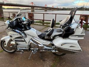 White Honda Goldwing 2012 in Riga, with an engine capacity of 1.83 L and mileage of 62 thousand km for 17200 €, photo 14 on AUTOMOTO.COM.LV