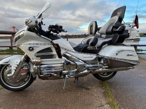 White Honda Goldwing 2012 in Riga, with an engine capacity of 1.83 L and mileage of 62 thousand km for 17200 €, photo 15 on AUTOMOTO.COM.LV