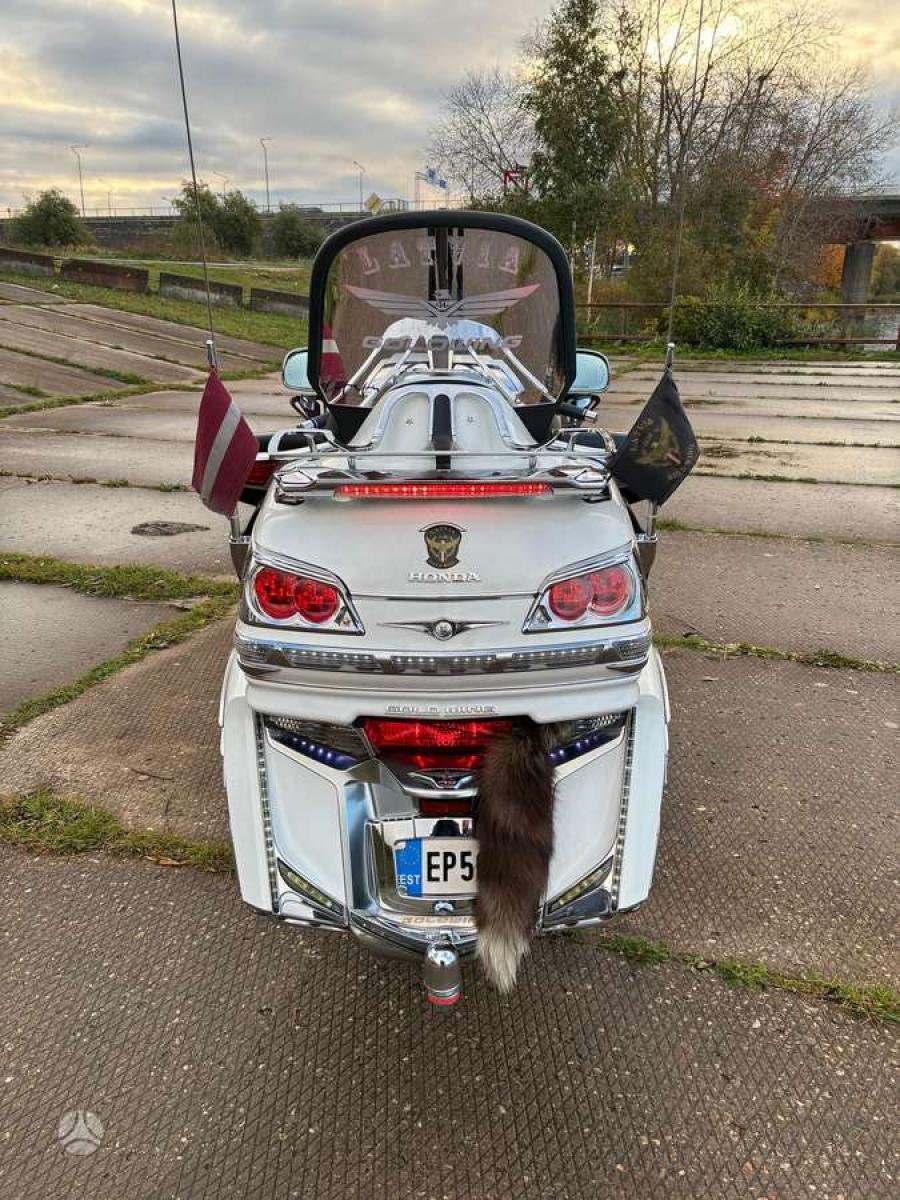 White Honda Goldwing 2012 in Riga, with an engine capacity of 1.83 L and mileage of 62 thousand km for 17200 €, photo 18 on AUTOMOTO.COM.LV