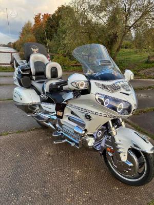 White Honda Goldwing 2012 in Riga, with an engine capacity of 1.83 L and mileage of 62 thousand km for 17200 €, photo 19 on AUTOMOTO.COM.LV