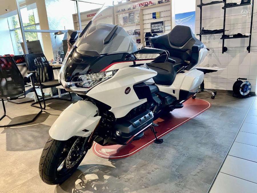 Balts Honda Goldwing 2025 Viļņa, ar dzinēja tilpumu 1.83 L un nobraukumu 0 tūkst. km par 36900 €, foto 2 vietnē AUTOMOTO.COM.LV
