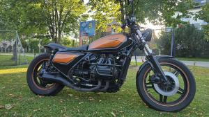 Dzeltens Honda Goldwing 1980 Šauļi, ar dzinēja tilpumu 1.10 L un nobraukumu 3 tūkst. km par 3500 €, foto  vietnē AUTOMOTO.COM.LV