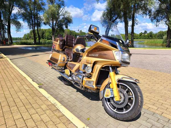 Yellow Honda Goldwing 1985 in Vilnius, with an engine capacity of 1.20 L and mileage of 81 thousand km for 4200 €, photo 1 on AUTOMOTO.COM.LV