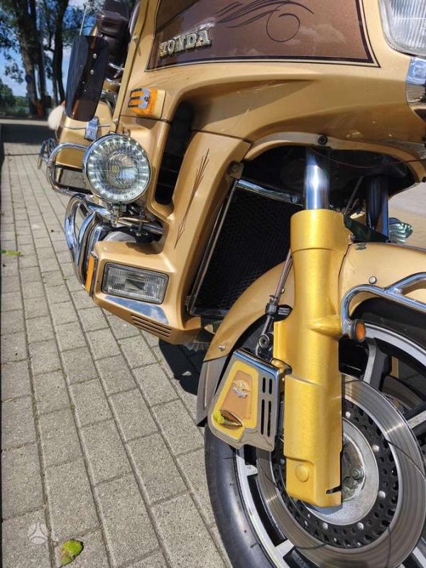 Yellow Honda Goldwing 1985 in Vilnius, with an engine capacity of 1.20 L and mileage of 81 thousand km for 4200 €, photo 3 on AUTOMOTO.COM.LV