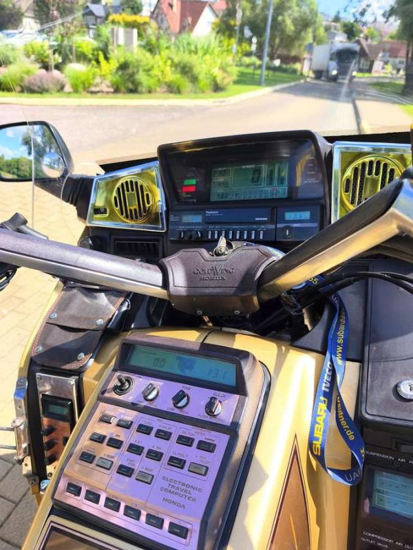 Yellow Honda Goldwing 1985 in Vilnius, with an engine capacity of 1.20 L and mileage of 81 thousand km for 4200 €, photo 4 on AUTOMOTO.COM.LV