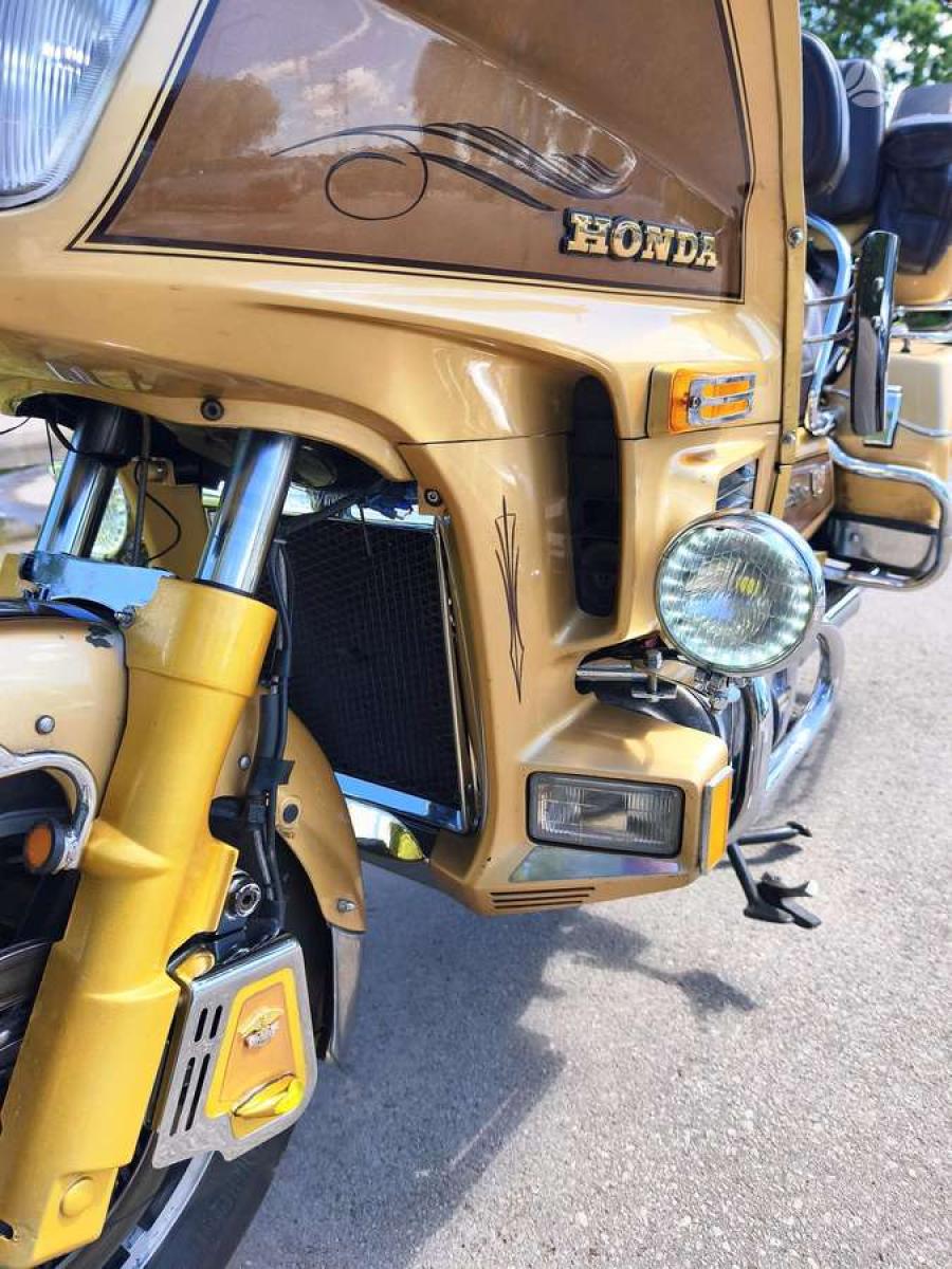 Yellow Honda Goldwing 1985 in Vilnius, with an engine capacity of 1.20 L and mileage of 81 thousand km for 4200 €, photo 9 on AUTOMOTO.COM.LV